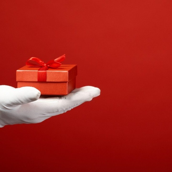 "Big things come in small packages": Meaning & Usage