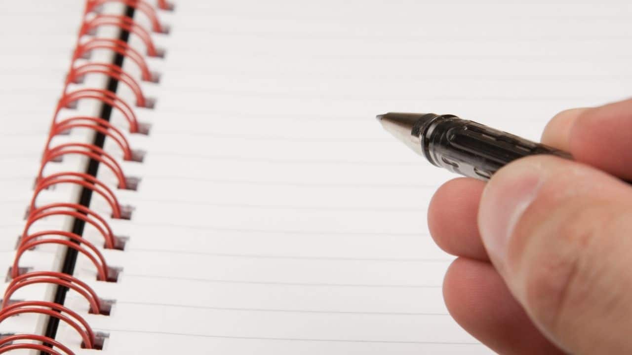 Submitting a Handwritten Resume — Pros and Cons