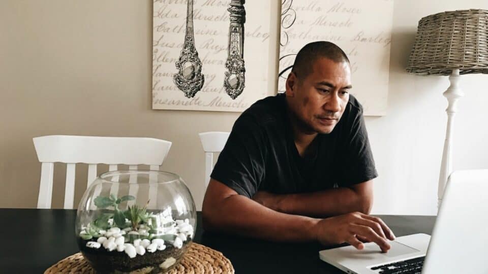 10 Other Ways to Say "I am reaching out to you"